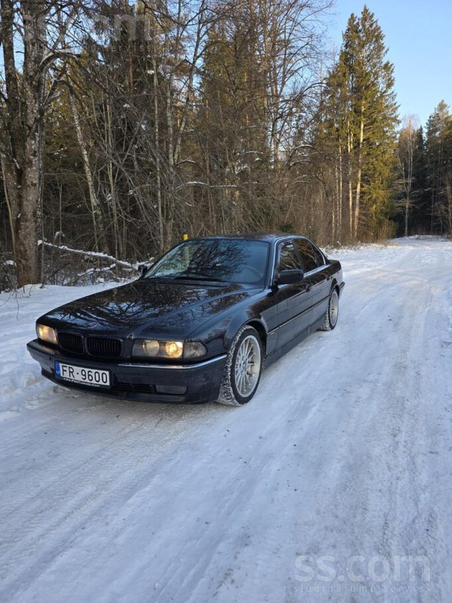 Black BMW 728 1997 in Kuldiga, with an engine capacity of 2.80 L and mileage of 329 thousand km for 3750 €, photo 1 on AUTOMOTO.COM.LV