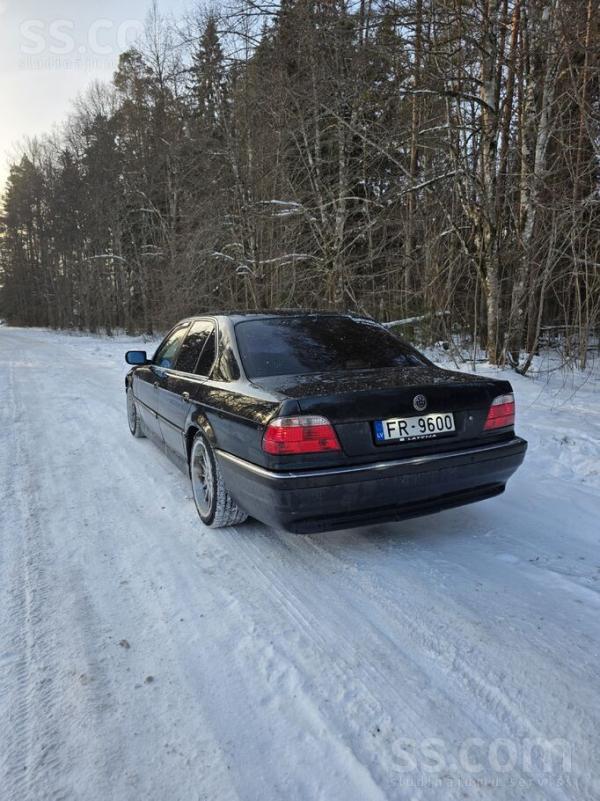 Black BMW 728 1997 in Kuldiga, with an engine capacity of 2.80 L and mileage of 329 thousand km for 3750 €, photo 2 on AUTOMOTO.COM.LV