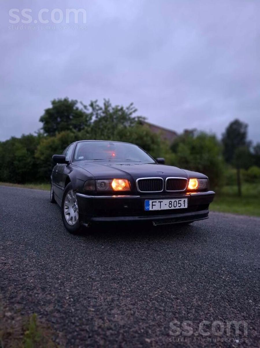 Black BMW 728 1998 in Valmiera, with an engine capacity of 2.80 L and mileage of 319 thousand km for 2500 €, photo 3 on AUTOMOTO.COM.LV