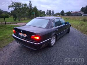 Black BMW 728 1998 in Valmiera, with an engine capacity of 2.80 L and mileage of 319 thousand km for 2500 €, photo 4 on AUTOMOTO.COM.LV