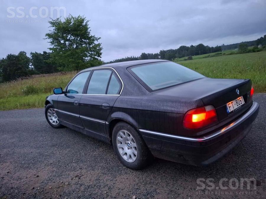 Black BMW 728 1998 in Valmiera, with an engine capacity of 2.80 L and mileage of 319 thousand km for 2500 €, photo 5 on AUTOMOTO.COM.LV