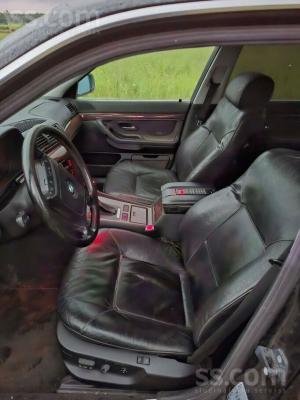 Black BMW 728 1998 in Valmiera, with an engine capacity of 2.80 L and mileage of 319 thousand km for 2500 €, photo 6 on AUTOMOTO.COM.LV