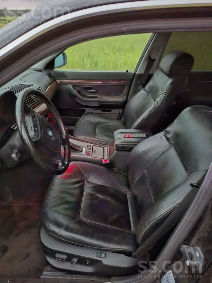 Black BMW 728 1998 in Valmiera, with an engine capacity of 2.80 L and mileage of 319 thousand km for 2500 €, photo 6 on AUTOMOTO.COM.LV