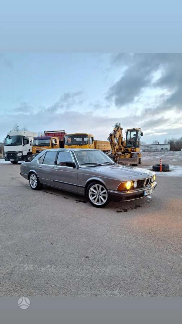 Pelēks BMW 728 1983 Šakiai, ar dzinēja tilpumu 2.40 L un nobraukumu 270 tūkst. km par 3900 €, foto 1 vietnē AUTOMOTO.COM.LV