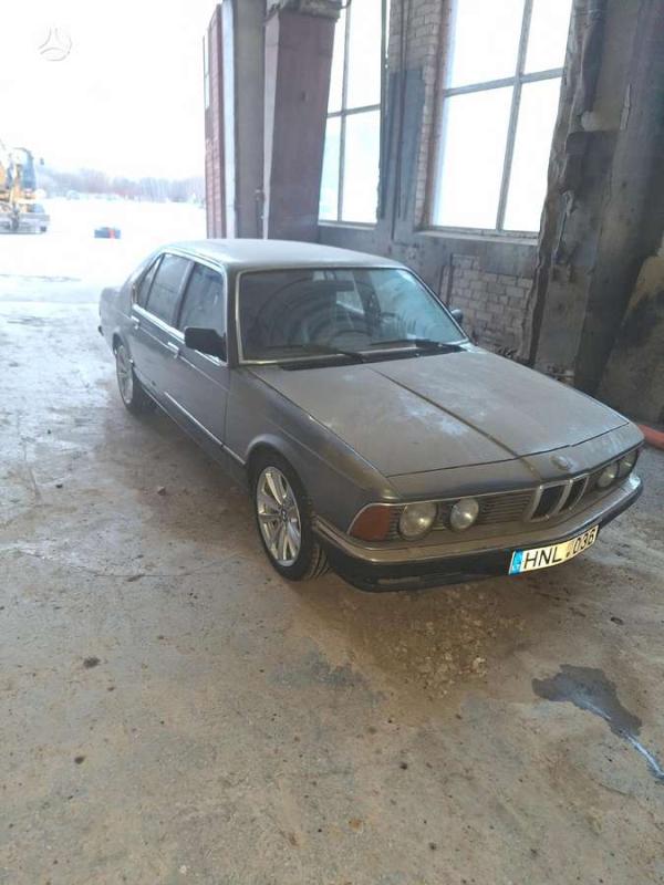 Pelēks BMW 728 1983 Šakiai, ar dzinēja tilpumu 2.40 L un nobraukumu 270 tūkst. km par 3900 €, foto 5 vietnē AUTOMOTO.COM.LV