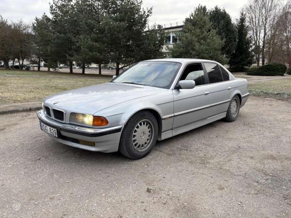 Pelēks BMW 728 1996 Kauņa, ar dzinēja tilpumu 2.79 L un nobraukumu 450 tūkst. km par 3300 €, foto 1 vietnē AUTOMOTO.COM.LV
