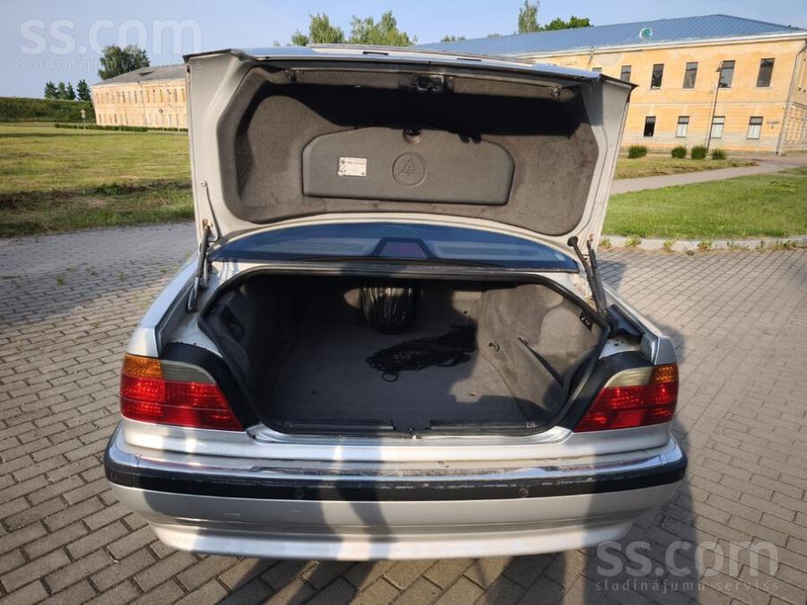 Grey BMW 728 2000 in Daugavpils, with an engine capacity of 2.80 L and mileage of 290 thousand km for 3500 €, photo 10 on AUTOMOTO.COM.LV