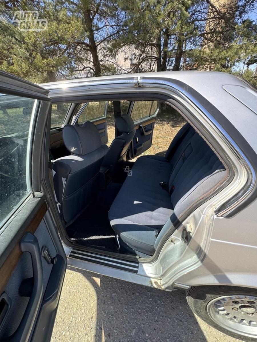 BMW 728 1986 in Lazdijai, with an engine capacity of 2.80 L and mileage of 194 thousand km for 7200 €, photo 13 on AUTOMOTO.COM.LV
