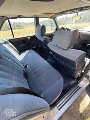 BMW 728 1986 in Lazdijai, with an engine capacity of 2.80 L and mileage of 194 thousand km for 7200 €, photo 17 on AUTOMOTO.COM.LV