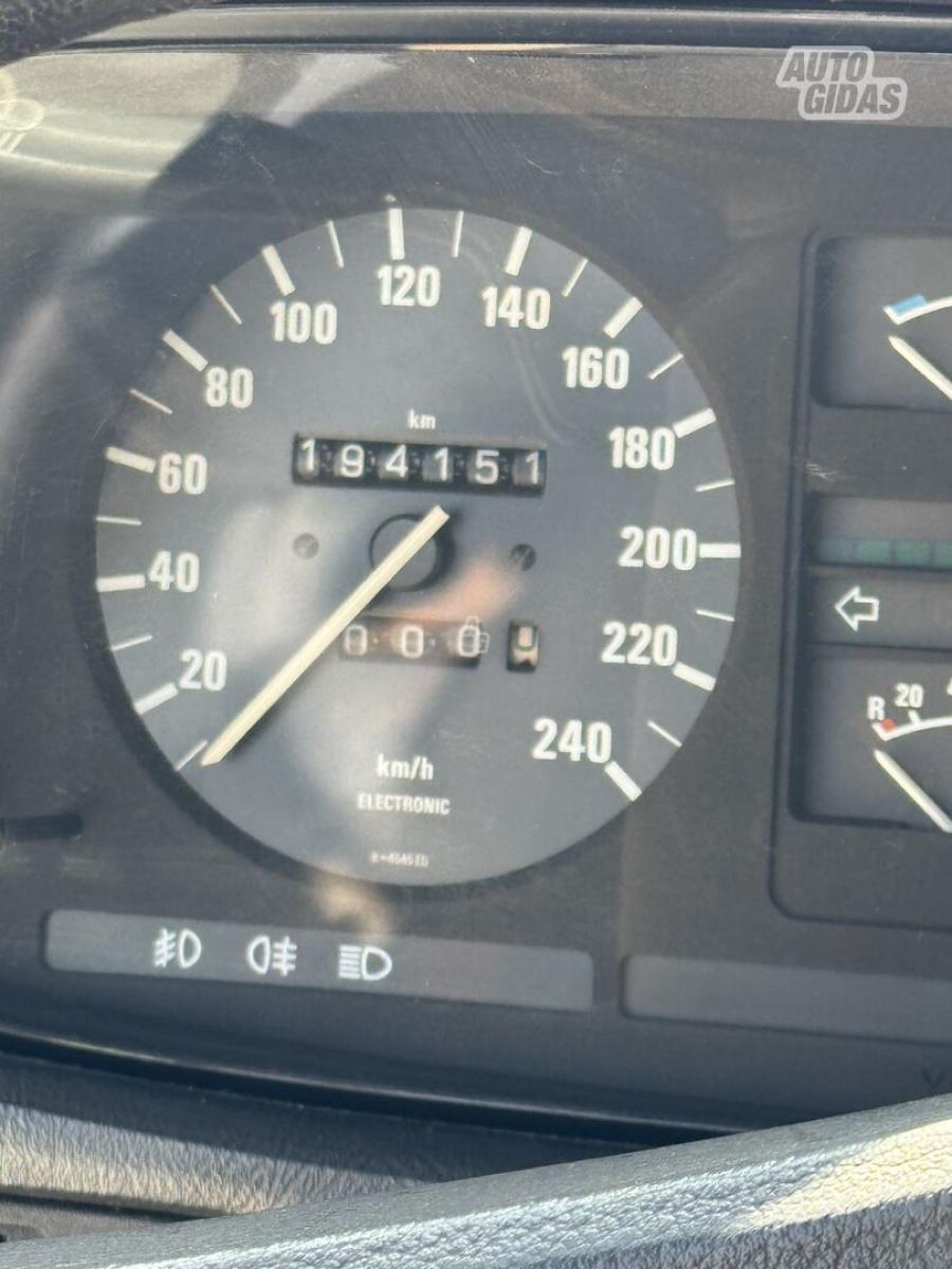 BMW 728 1986 in Lazdijai, with an engine capacity of 2.80 L and mileage of 194 thousand km for 7200 €, photo 24 on AUTOMOTO.COM.LV