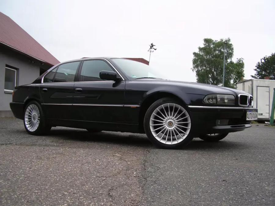 BMW 728 1998 in Sigulda, with an engine capacity of 2.80 L and mileage of 271 thousand km for 7950 €, photo 3 on AUTOMOTO.COM.LV