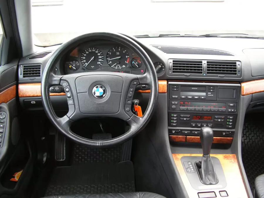 BMW 728 1998 in Sigulda, with an engine capacity of 2.80 L and mileage of 271 thousand km for 7950 €, photo 17 on AUTOMOTO.COM.LV