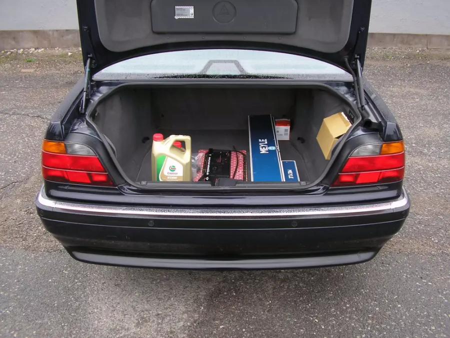 BMW 728 1998 in Sigulda, with an engine capacity of 2.80 L and mileage of 271 thousand km for 7950 €, photo 24 on AUTOMOTO.COM.LV