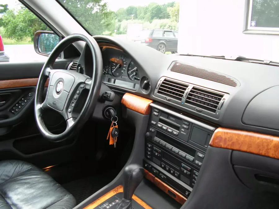 BMW 728 1998 in Sigulda, with an engine capacity of 2.80 L and mileage of 271 thousand km for 7950 €, photo 28 on AUTOMOTO.COM.LV