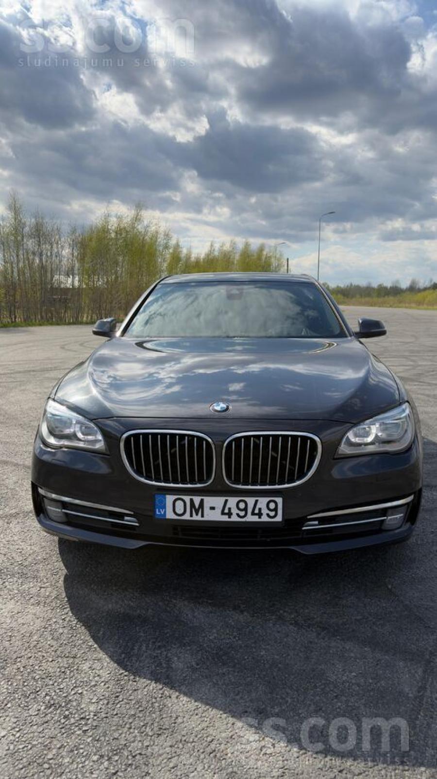Black BMW 730 2013 in Rezekne, with an engine capacity of 3.00 L and mileage of 304 thousand km for 14000 €, photo 1 on AUTOMOTO.COM.LV