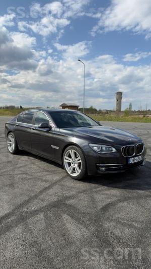 Black BMW 730 2013 in Rezekne, with an engine capacity of 3.00 L and mileage of 304 thousand km for 14000 €, photo 4 on AUTOMOTO.COM.LV