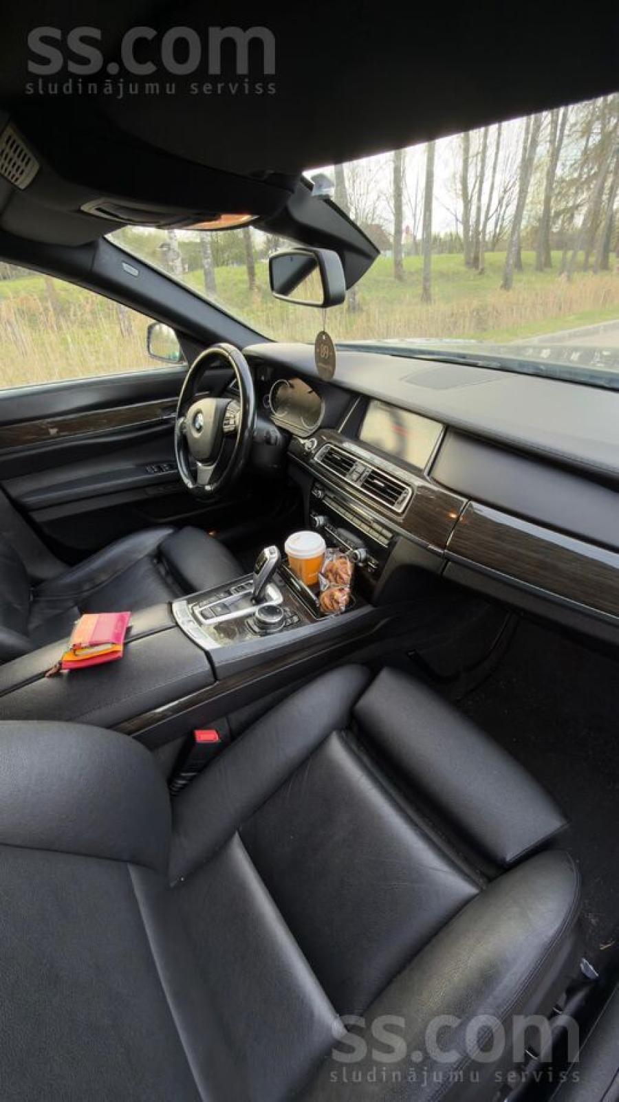Black BMW 730 2013 in Rezekne, with an engine capacity of 3.00 L and mileage of 304 thousand km for 14000 €, photo 6 on AUTOMOTO.COM.LV