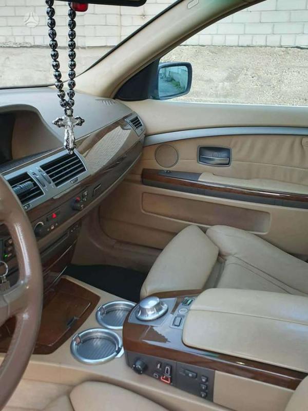 Melns BMW 730 2003 Viļņa, ar dzinēja tilpumu 3.00 L un nobraukumu 414 tūkst. km par 2950 €, foto 9 vietnē AUTOMOTO.COM.LV