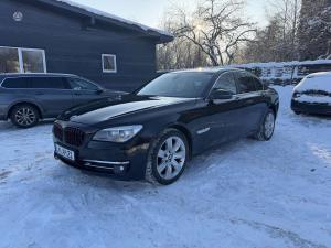 Black BMW 730 2014 in Vilnius, with an engine capacity of 3.00 L and mileage of 298 thousand km for 9999 €, photo 7 on AUTOMOTO.COM.LV