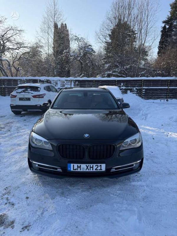 Black BMW 730 2014 in Vilnius, with an engine capacity of 3.00 L and mileage of 298 thousand km for 8800 €, photo 1 on AUTOMOTO.COM.LV