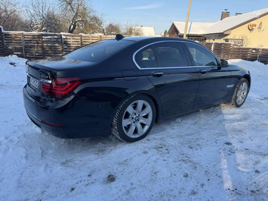 Black BMW 730 2014 in Vilnius, with an engine capacity of 3.00 L and mileage of 298 thousand km for 8800 €, photo 7 on AUTOMOTO.COM.LV