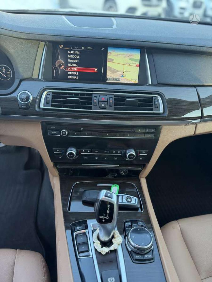 Black BMW 730 2014 in Vilnius, with an engine capacity of 3.00 L and mileage of 298 thousand km for 8800 €, photo 17 on AUTOMOTO.COM.LV