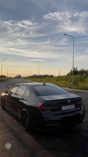Black BMW 730 2016 in Vilnius, with an engine capacity of 2.99 L and mileage of 199 thousand km for 26000 €, photo 5 on AUTOMOTO.COM.LV