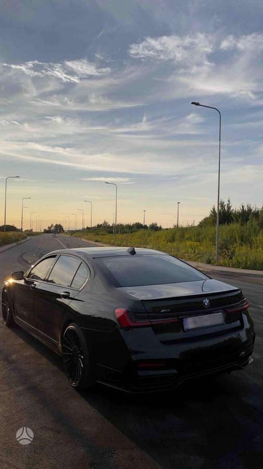 Black BMW 730 2016 in Vilnius, with an engine capacity of 2.99 L and mileage of 199 thousand km for 26000 €, photo 5 on AUTOMOTO.COM.LV