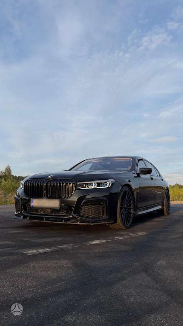 Black BMW 730 2016 in Vilnius, with an engine capacity of 2.99 L and mileage of 199 thousand km for 26000 €, photo 5 on AUTOMOTO.COM.LV