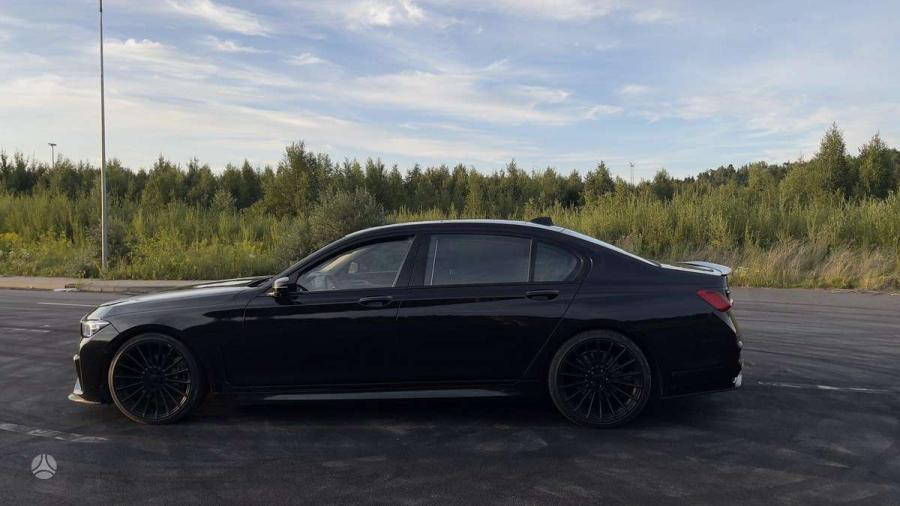 Black BMW 730 2016 in Vilnius, with an engine capacity of 2.99 L and mileage of 199 thousand km for 26000 €, photo 7 on AUTOMOTO.COM.LV