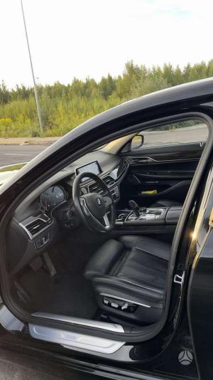 Black BMW 730 2016 in Vilnius, with an engine capacity of 2.99 L and mileage of 199 thousand km for 26000 €, photo 9 on AUTOMOTO.COM.LV