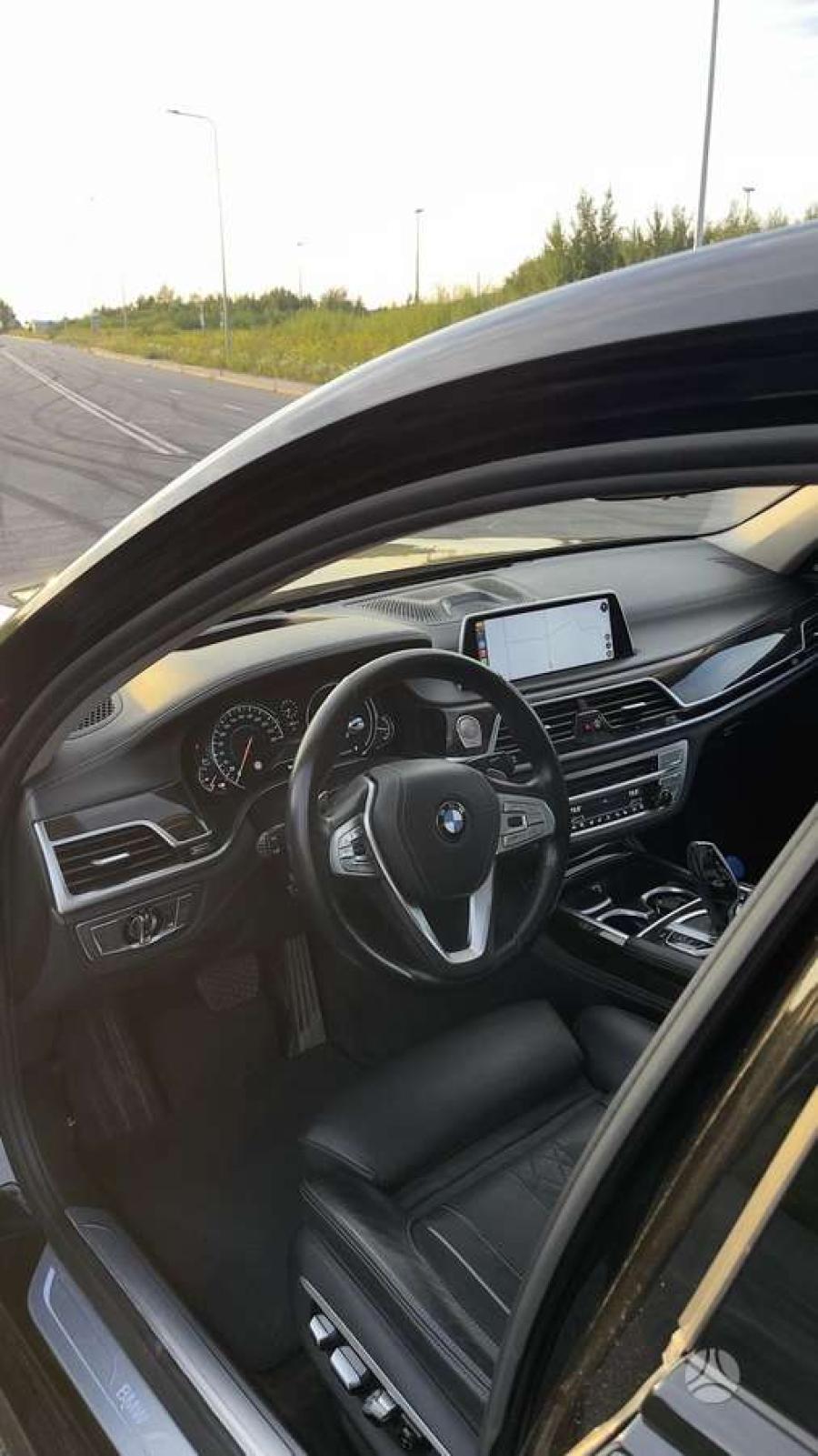 Black BMW 730 2016 in Vilnius, with an engine capacity of 2.99 L and mileage of 199 thousand km for 26000 €, photo 10 on AUTOMOTO.COM.LV