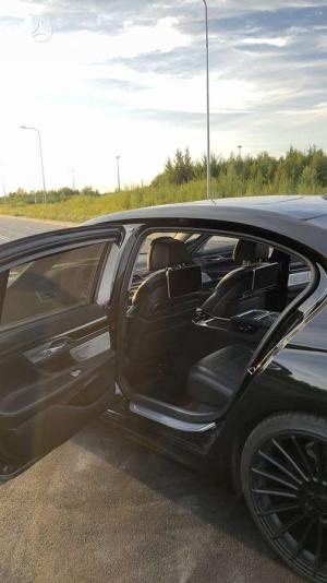Black BMW 730 2016 in Vilnius, with an engine capacity of 2.99 L and mileage of 199 thousand km for 26000 €, photo 13 on AUTOMOTO.COM.LV