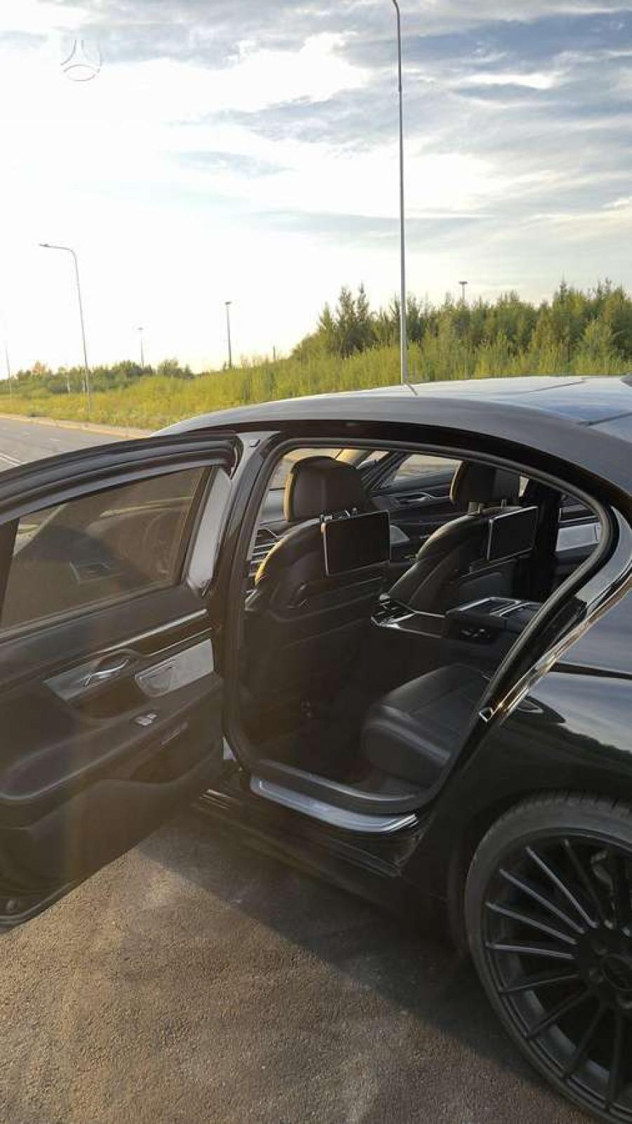 Black BMW 730 2016 in Vilnius, with an engine capacity of 2.99 L and mileage of 199 thousand km for 26000 €, photo 13 on AUTOMOTO.COM.LV