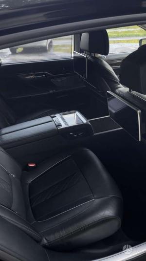 Black BMW 730 2016 in Vilnius, with an engine capacity of 2.99 L and mileage of 199 thousand km for 26000 €, photo 15 on AUTOMOTO.COM.LV