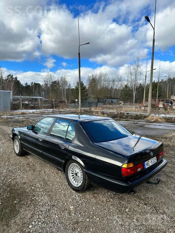 Black BMW 730 1991 in Riga, with an engine capacity of 3.00 L and mileage of 361 thousand km for 3950 €, photo 2 on AUTOMOTO.COM.LV
