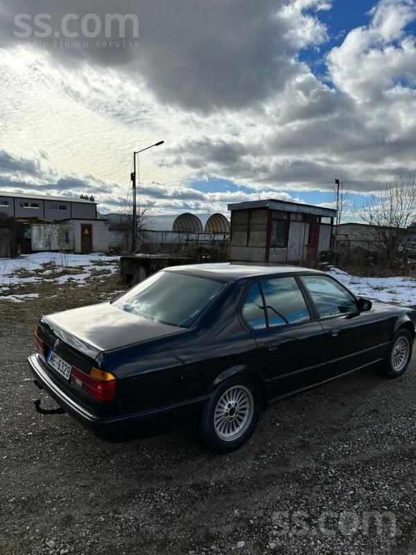 Black BMW 730 1991 in Riga, with an engine capacity of 3.00 L and mileage of 361 thousand km for 3950 €, photo 3 on AUTOMOTO.COM.LV