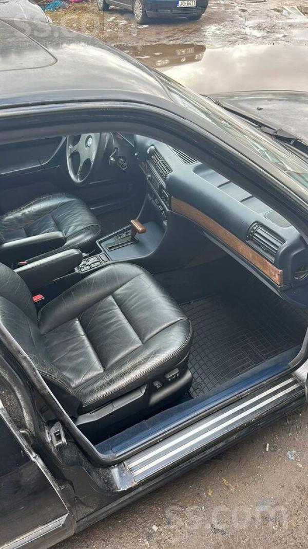 Black BMW 730 1991 in Riga, with an engine capacity of 3.00 L and mileage of 361 thousand km for 3950 €, photo 7 on AUTOMOTO.COM.LV