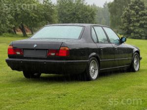 Melns BMW 730 1993 Valmiera, ar dzinēja tilpumu 3.00 L un nobraukumu 246 tūkst. km par 15000 €, foto 3 vietnē AUTOMOTO.COM.LV