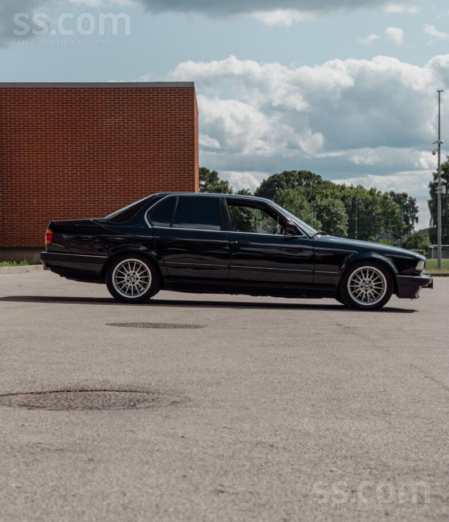 Melns BMW 730 1993 Rīga, ar dzinēja tilpumu 3.00 L un nobraukumu 282 tūkst. km par 11900 €, foto 4 vietnē AUTOMOTO.COM.LV
