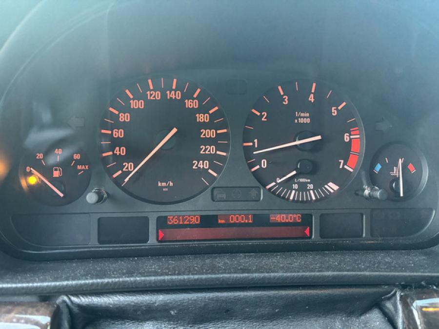 Black BMW 730 1994 in Rakvere, with an engine capacity of 3.00 L and mileage of 361 thousand km for 1900 €, photo 6 on AUTOMOTO.COM.LV