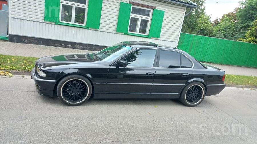 Melns BMW 730 2001 Liepāja, ar dzinēja tilpumu 3.00 L un nobraukumu 384 tūkst. km par 12500 €, foto 1 vietnē AUTOMOTO.COM.LV