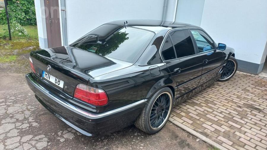 Melns BMW 730 2001 Liepāja, ar dzinēja tilpumu 3.00 L un nobraukumu 384 tūkst. km par 12500 €, foto 3 vietnē AUTOMOTO.COM.LV