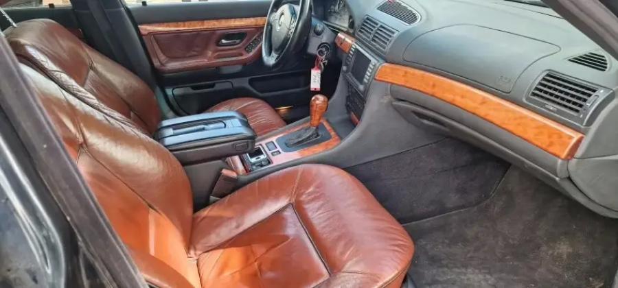 Black BMW 730 2001 in Valmiera, with an engine capacity of 3.00 L and mileage of 436 thousand km for 3400 €, photo 15 on AUTOMOTO.COM.LV