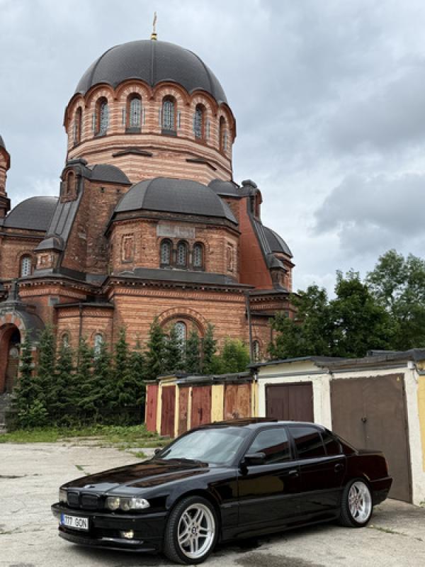 Black BMW 730 2001 in Narva, with an engine capacity of 0.00 L and mileage of 0 thousand km for 9250 €, photo 1 on AUTOMOTO.COM.LV
