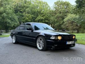 Melns BMW 730 2001 Tallina, ar dzinēja tilpumu 3.00 L un nobraukumu 475 tūkst. km par 9250 €, foto  vietnē AUTOMOTO.COM.LV
