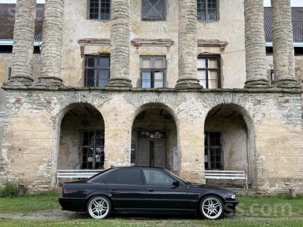 Black BMW 730 2001 in Tallinn, with an engine capacity of 3.00 L and mileage of 475 thousand km for 9250 €, photo 9 on AUTOMOTO.COM.LV