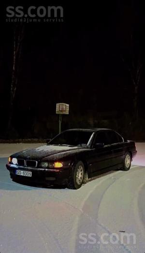 Black BMW 730 2001 in Liepaja, with an engine capacity of 3.00 L and mileage of 460 thousand km for 1500 €, photo 3 on AUTOMOTO.COM.LV
