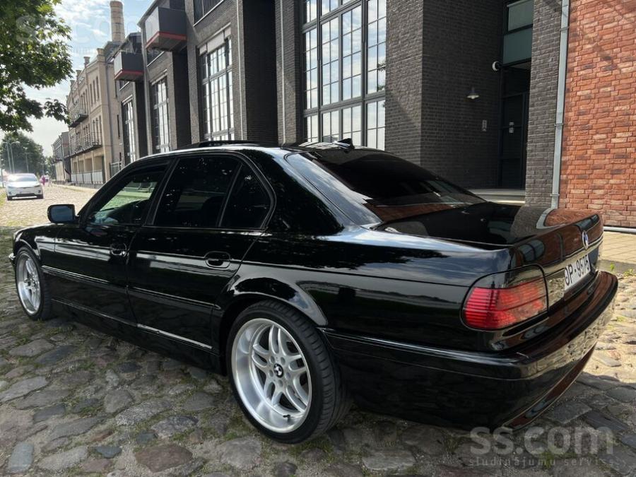 Black BMW 730 2001 in Riga, with an engine capacity of 3.00 L and mileage of 0 thousand km for 8400 €, photo 3 on AUTOMOTO.COM.LV