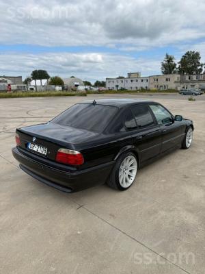 Melns BMW 730 2001 Liepāja, ar dzinēja tilpumu 3.00 L un nobraukumu 556 tūkst. km par 6600 €, foto  vietnē AUTOMOTO.COM.LV